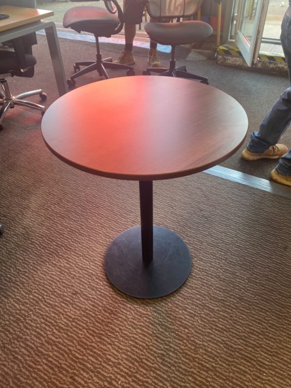 720 x 600 round table - Cornwall Office Furniture